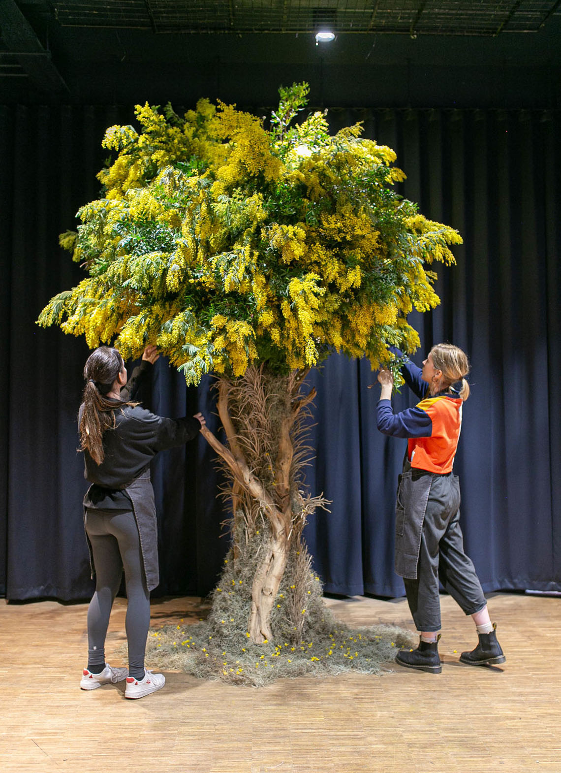 Floral Installation Course | Flower Walls | McQueens Flower School ...